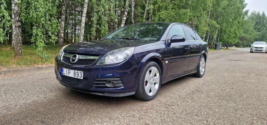 Blue Opel Vectra 2006 in Vilnius, with an engine capacity of 2.20 L and mileage of 200 thousand km for 999 €, photo 1 on AUTOMOTO.COM.LV