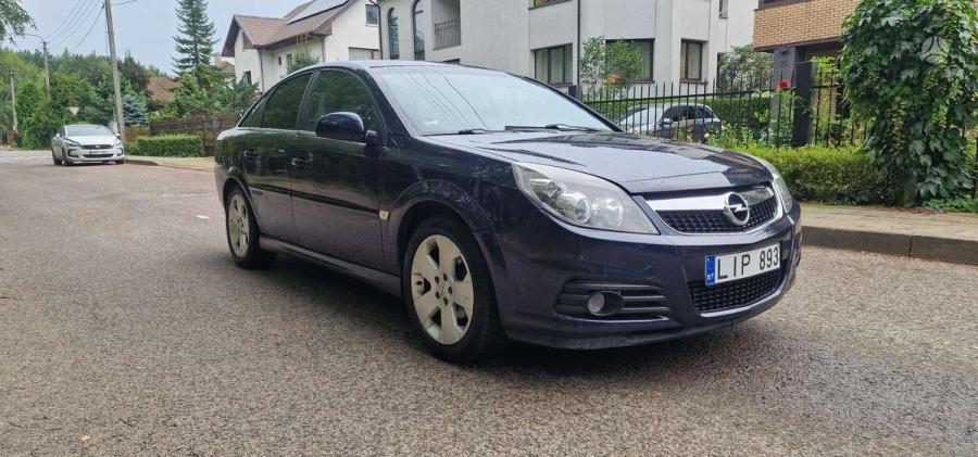 Blue Opel Vectra 2006 in Vilnius, with an engine capacity of 2.20 L and mileage of 200 thousand km for 999 €, photo 3 on AUTOMOTO.COM.LV