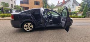 Blue Opel Vectra 2006 in Vilnius, with an engine capacity of 2.20 L and mileage of 200 thousand km for 999 €, photo 6 on AUTOMOTO.COM.LV