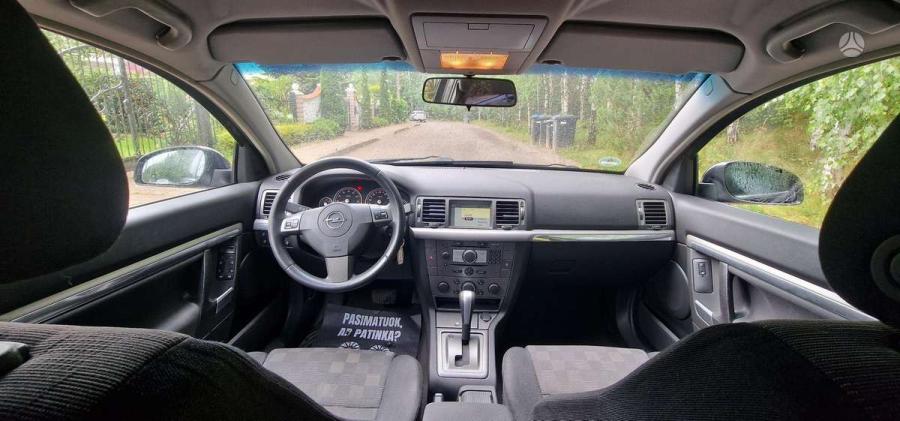 Blue Opel Vectra 2006 in Vilnius, with an engine capacity of 2.20 L and mileage of 200 thousand km for 999 €, photo 7 on AUTOMOTO.COM.LV