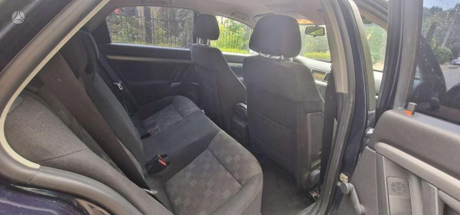 Blue Opel Vectra 2006 in Vilnius, with an engine capacity of 2.20 L and mileage of 200 thousand km for 999 €, photo 9 on AUTOMOTO.COM.LV