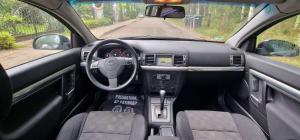 Blue Opel Vectra 2006 in Vilnius, with an engine capacity of 2.20 L and mileage of 200 thousand km for 999 €, photo 10 on AUTOMOTO.COM.LV