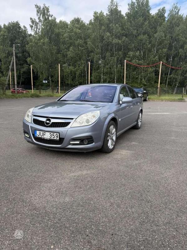 Blue Opel Vectra 2008 in Vilnius, with an engine capacity of 1.91 L and mileage of 301 thousand km for 1600 €, photo 1 on AUTOMOTO.COM.LV