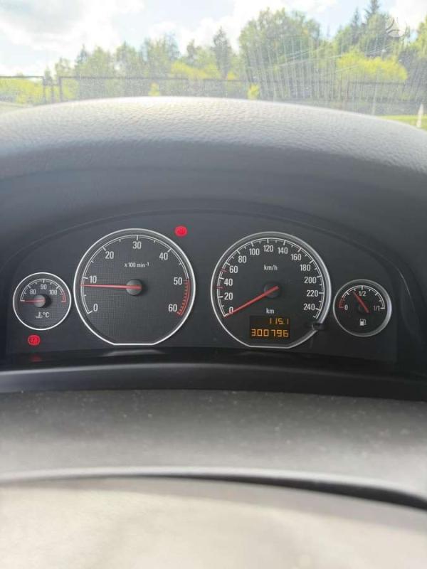 Blue Opel Vectra 2008 in Vilnius, with an engine capacity of 1.91 L and mileage of 301 thousand km for 1600 €, photo 10 on AUTOMOTO.COM.LV