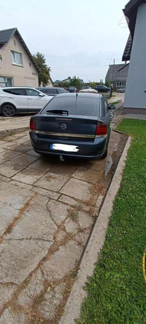 Blue Opel Vectra 2008 in Trakai, with an engine capacity of 1.90 L and mileage of 370 thousand km for 450 €, photo 1 on AUTOMOTO.COM.LV