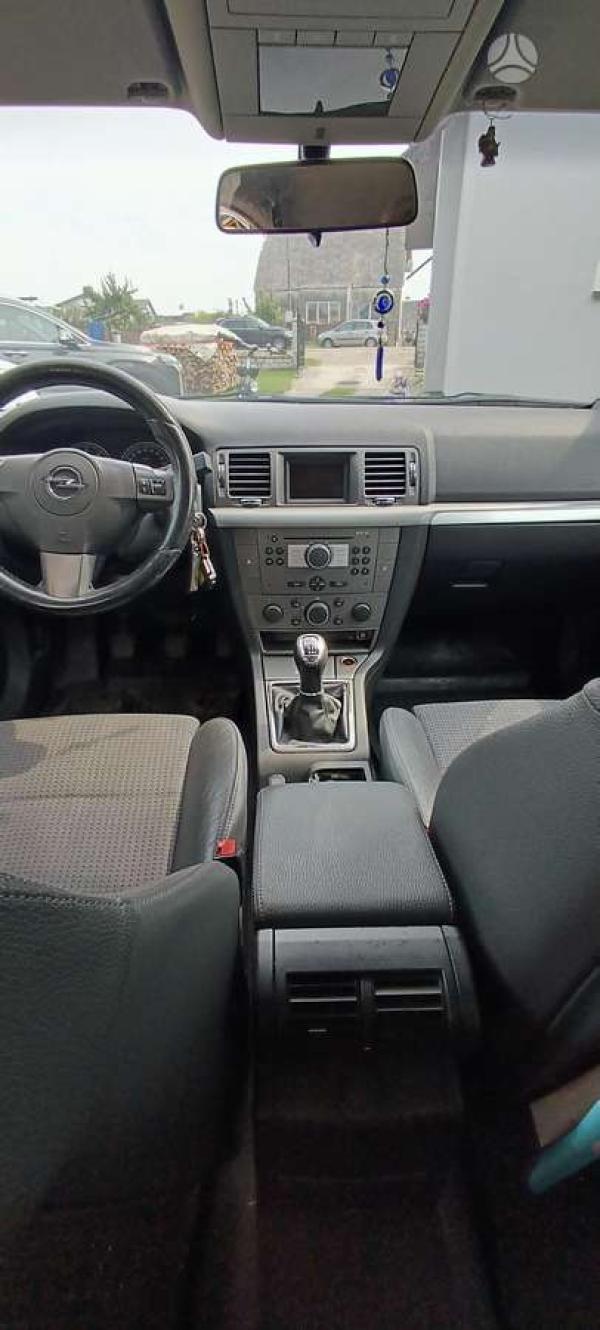 Blue Opel Vectra 2008 in Trakai, with an engine capacity of 1.90 L and mileage of 370 thousand km for 450 €, photo 6 on AUTOMOTO.COM.LV