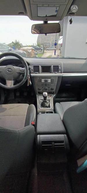 Blue Opel Vectra 2008 in Trakai, with an engine capacity of 1.90 L and mileage of 370 thousand km for 450 €, photo 6 on AUTOMOTO.COM.LV