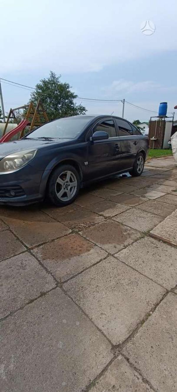 Blue Opel Vectra 2008 in Trakai, with an engine capacity of 1.90 L and mileage of 370 thousand km for 450 €, photo 9 on AUTOMOTO.COM.LV