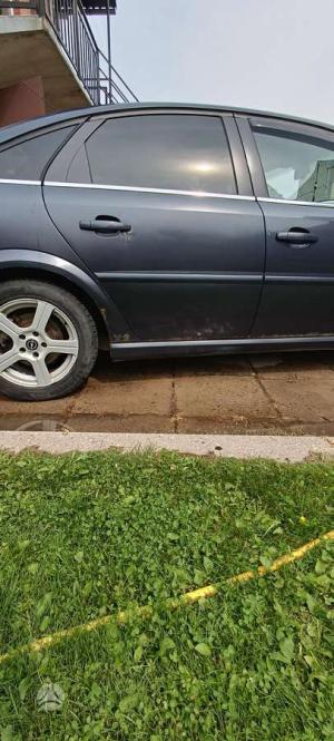 Blue Opel Vectra 2008 in Trakai, with an engine capacity of 1.90 L and mileage of 370 thousand km for 450 €, photo 10 on AUTOMOTO.COM.LV