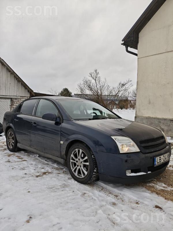 Blue Opel Vectra 2002 in Cesis, with an engine capacity of 2.20 L and mileage of 330 thousand km for 750 €, photo 1 on AUTOMOTO.COM.LV