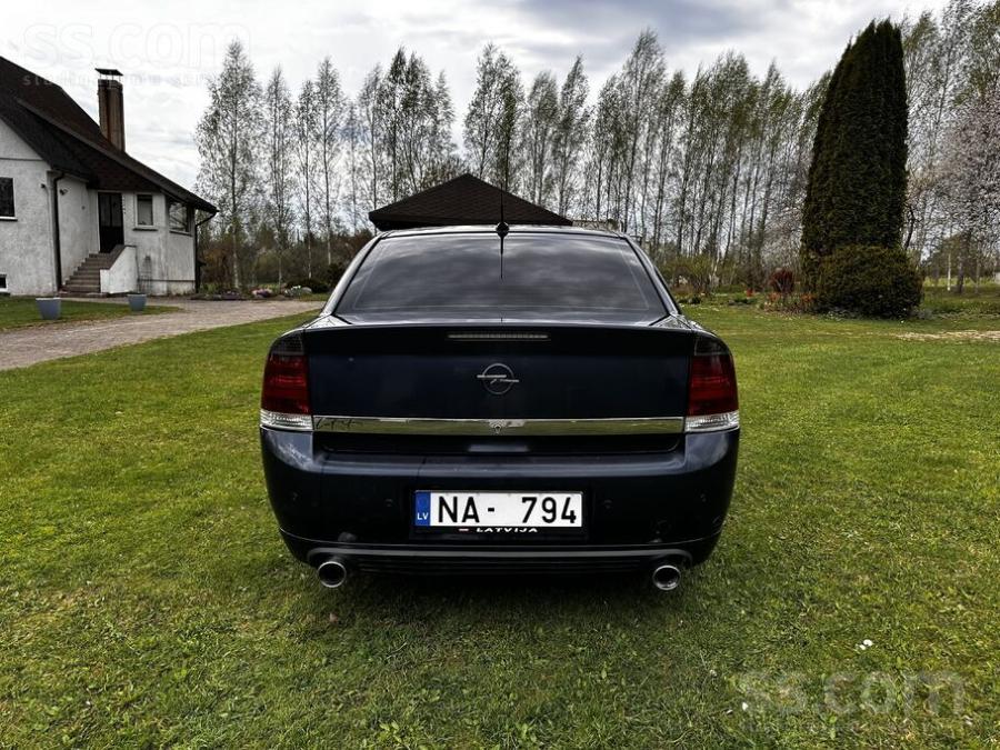 Blue Opel Vectra 2002 in Riga, with an engine capacity of 2.00 L and mileage of 291 thousand km for 980 €, photo 1 on AUTOMOTO.COM.LV