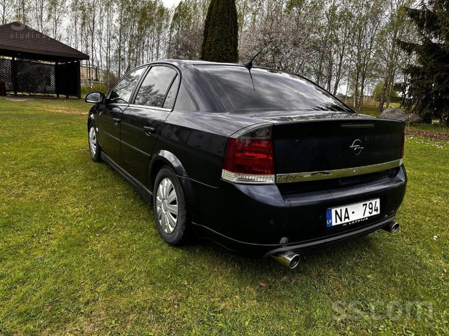 Blue Opel Vectra 2002 in Riga, with an engine capacity of 2.00 L and mileage of 291 thousand km for 980 €, photo 3 on AUTOMOTO.COM.LV