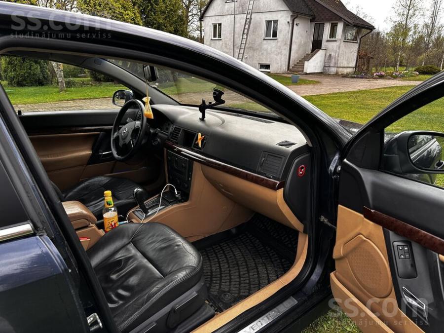 Blue Opel Vectra 2002 in Riga, with an engine capacity of 2.00 L and mileage of 291 thousand km for 980 €, photo 6 on AUTOMOTO.COM.LV