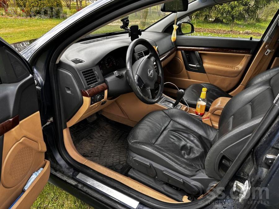 Blue Opel Vectra 2002 in Riga, with an engine capacity of 2.00 L and mileage of 291 thousand km for 980 €, photo 7 on AUTOMOTO.COM.LV