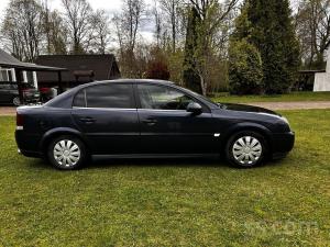 Blue Opel Vectra 2002 in Riga, with an engine capacity of 2.00 L and mileage of 291 thousand km for 980 €, photo 9 on AUTOMOTO.COM.LV