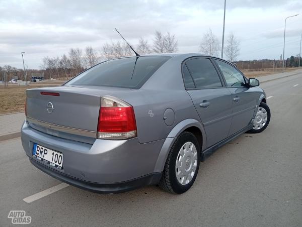 Blue Opel Vectra 2005 in Vilnius, with an engine capacity of 2.20 L and mileage of 278 thousand km for 1050 €, photo 5 on AUTOMOTO.COM.LV