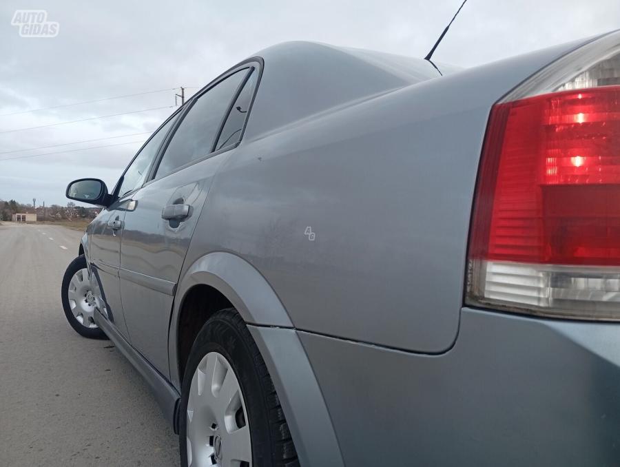 Blue Opel Vectra 2005 in Vilnius, with an engine capacity of 2.20 L and mileage of 278 thousand km for 1050 €, photo 12 on AUTOMOTO.COM.LV