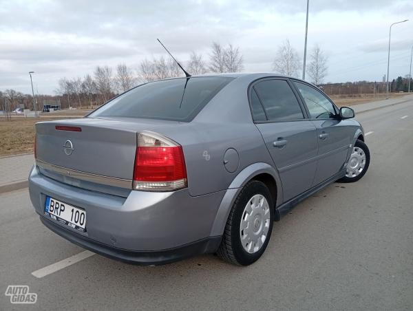 Blue Opel Vectra 2005 in Vilnius, with an engine capacity of 2.20 L and mileage of 278 thousand km for 1050 €, photo 4 on AUTOMOTO.COM.LV
