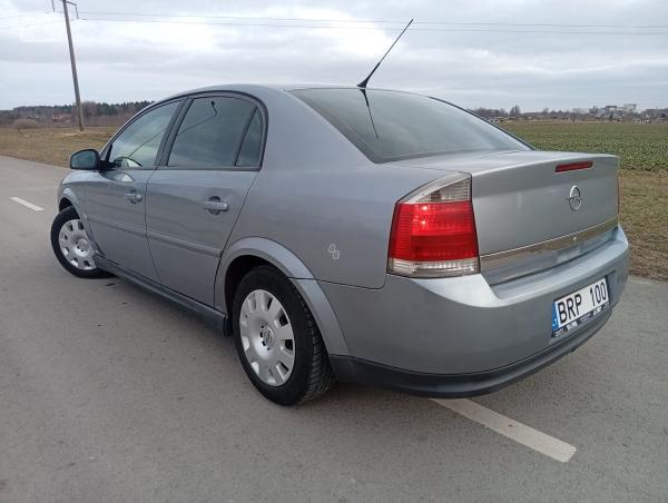 Blue Opel Vectra 2005 in Vilnius, with an engine capacity of 2.20 L and mileage of 278 thousand km for 1050 €, photo 5 on AUTOMOTO.COM.LV