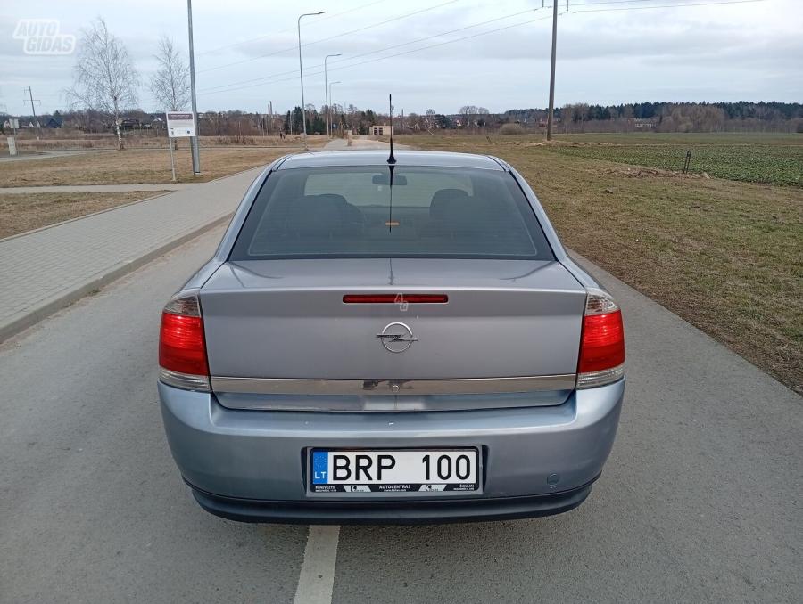 Blue Opel Vectra 2005 in Vilnius, with an engine capacity of 2.20 L and mileage of 278 thousand km for 1050 €, photo 7 on AUTOMOTO.COM.LV
