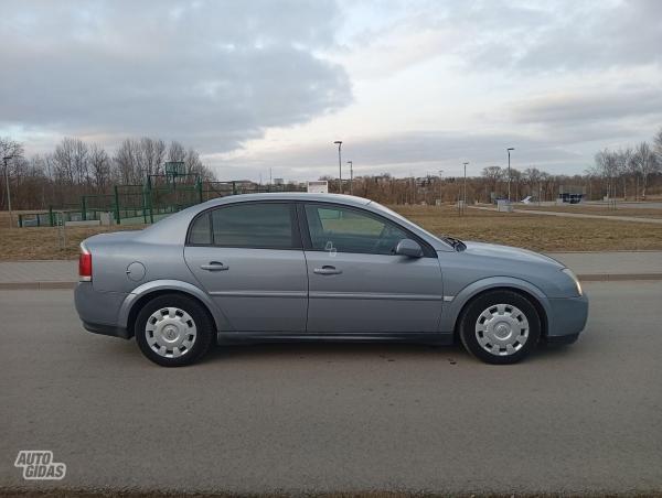 Blue Opel Vectra 2005 in Vilnius, with an engine capacity of 2.20 L and mileage of 278 thousand km for 1050 €, photo 8 on AUTOMOTO.COM.LV
