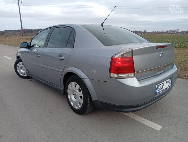 Blue Opel Vectra 2005 in Vilnius, with an engine capacity of 2.20 L and mileage of 278 thousand km for 1050 €, photo 4 on AUTOMOTO.COM.LV