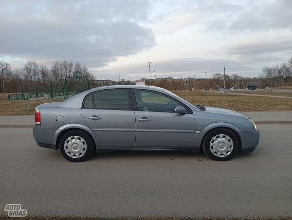 Blue Opel Vectra 2005 in Vilnius, with an engine capacity of 2.20 L and mileage of 278 thousand km for 1050 €, photo 8 on AUTOMOTO.COM.LV