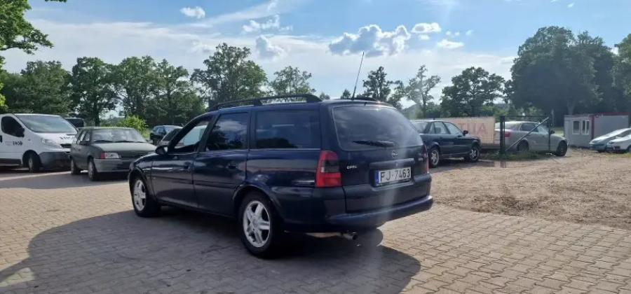 Zils Opel Vectra 1997 Valmiera, ar dzinēja tilpumu 1.80 L un nobraukumu 374 tūkst. km par 800 €, foto 6 vietnē AUTOMOTO.COM.LV