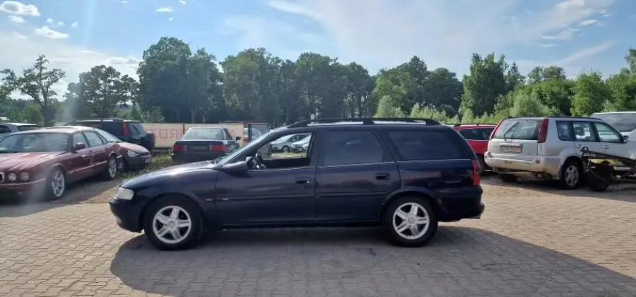 Zils Opel Vectra 1997 Valmiera, ar dzinēja tilpumu 1.80 L un nobraukumu 374 tūkst. km par 800 €, foto 7 vietnē AUTOMOTO.COM.LV