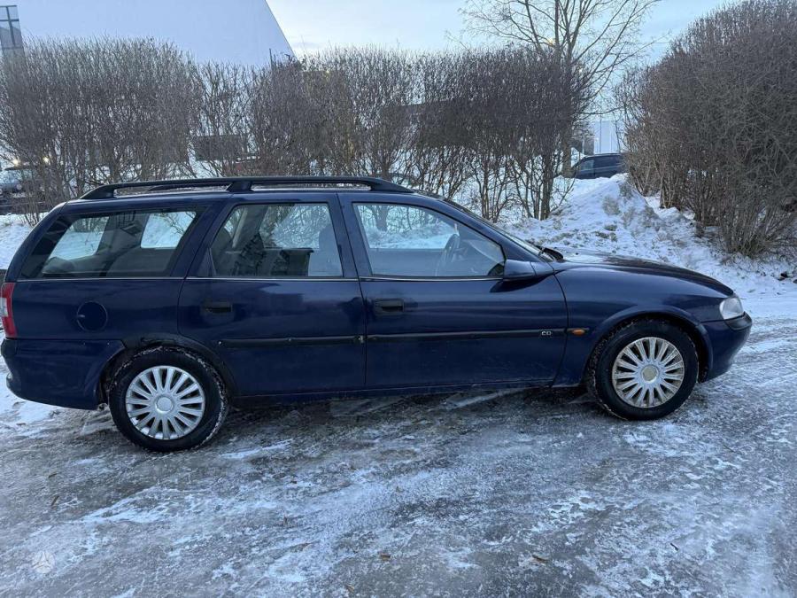 Zils Opel Vectra 1998 Viļņa, ar dzinēja tilpumu 2.00 L un nobraukumu 366 tūkst. km par 600 €, foto 4 vietnē AUTOMOTO.COM.LV