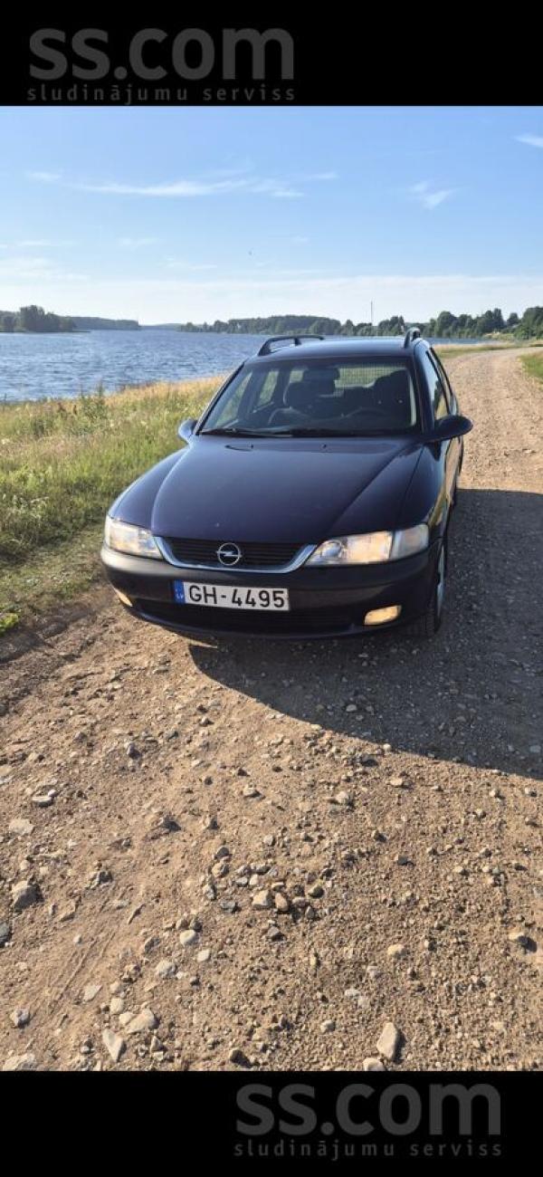 Blue Opel Vectra 1998 in Ogre, with an engine capacity of 1.60 L and mileage of 176 thousand km for 900 €, photo 2 on AUTOMOTO.COM.LV