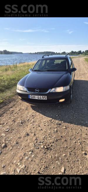 Blue Opel Vectra 1998 in Ogre, with an engine capacity of 1.60 L and mileage of 176 thousand km for 900 €, photo 3 on AUTOMOTO.COM.LV
