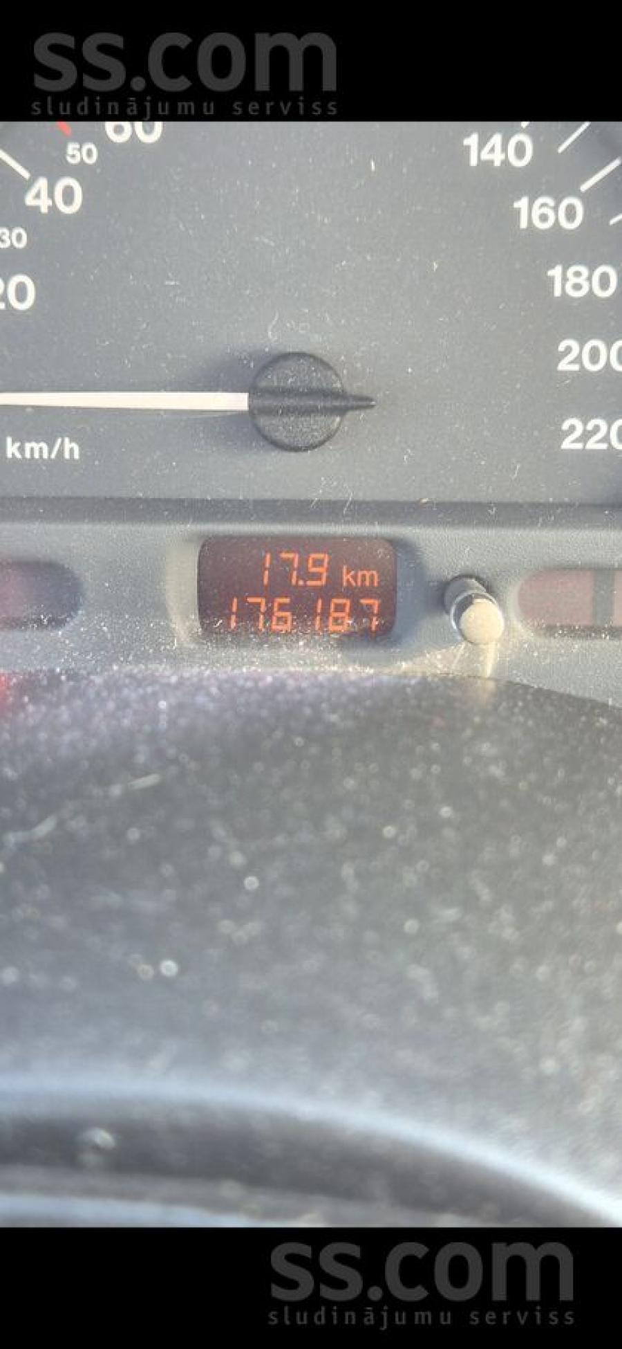 Blue Opel Vectra 1998 in Ogre, with an engine capacity of 1.60 L and mileage of 176 thousand km for 900 €, photo 9 on AUTOMOTO.COM.LV