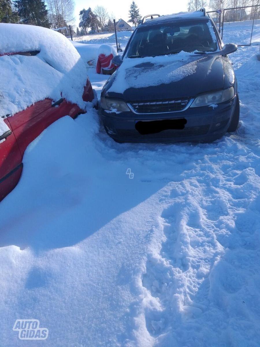 Blue Opel Vectra 2001 in Vilnius, with an engine capacity of 2.20 L and mileage of 258 thousand km for 550 €, photo 1 on AUTOMOTO.COM.LV