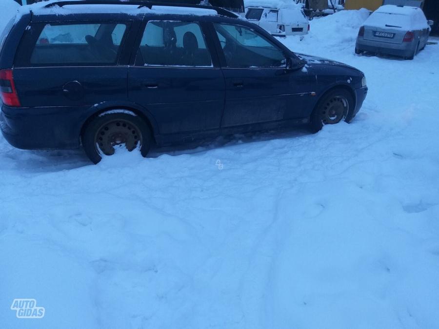 Blue Opel Vectra 2001 in Vilnius, with an engine capacity of 2.20 L and mileage of 258 thousand km for 550 €, photo 4 on AUTOMOTO.COM.LV