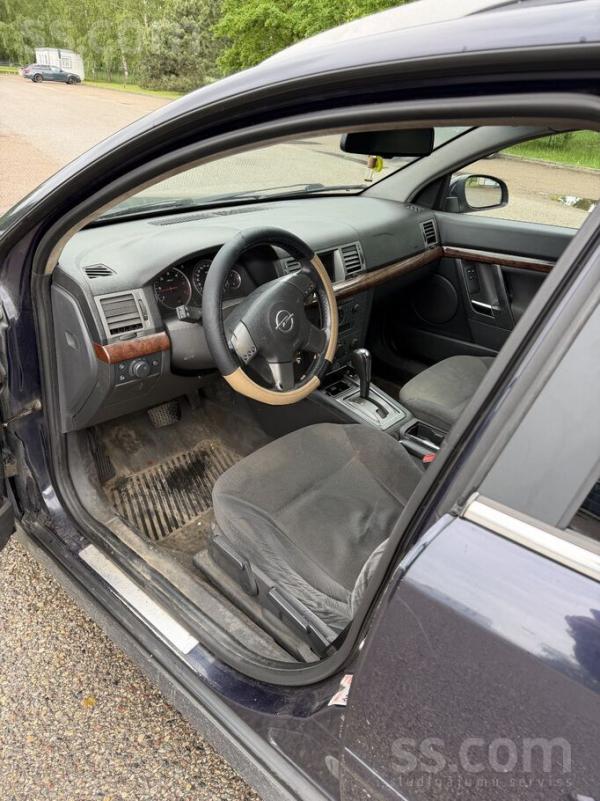 Blue Opel Vectra 2003 in Riga, with an engine capacity of 2.20 L and mileage of 406 thousand km for 1500 €, photo 3 on AUTOMOTO.COM.LV