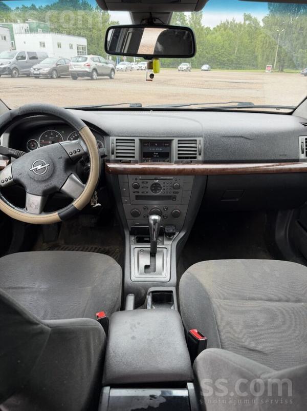 Blue Opel Vectra 2003 in Riga, with an engine capacity of 2.20 L and mileage of 406 thousand km for 1500 €, photo 5 on AUTOMOTO.COM.LV