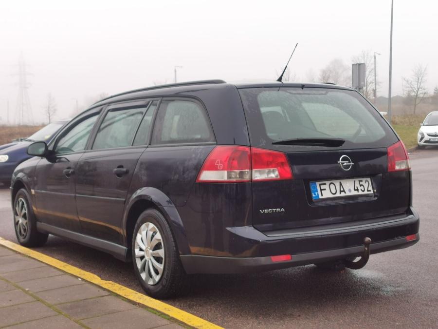 Blue Opel Vectra 2004 in Vilnius, with an engine capacity of 1.90 L and mileage of 400 thousand km for 600 €, photo 3 on AUTOMOTO.COM.LV