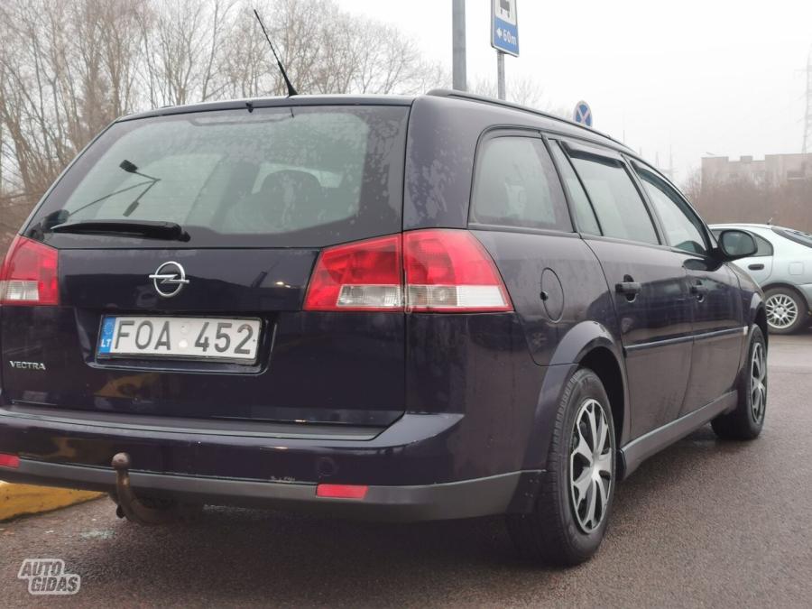 Blue Opel Vectra 2004 in Vilnius, with an engine capacity of 1.90 L and mileage of 400 thousand km for 600 €, photo 6 on AUTOMOTO.COM.LV