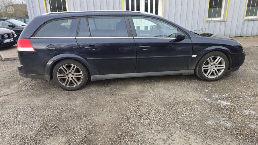 Blue Opel Vectra 2004 in Klaipeda, with an engine capacity of 2.17 L and mileage of 269 thousand km for 1150 €, photo 6 on AUTOMOTO.COM.LV