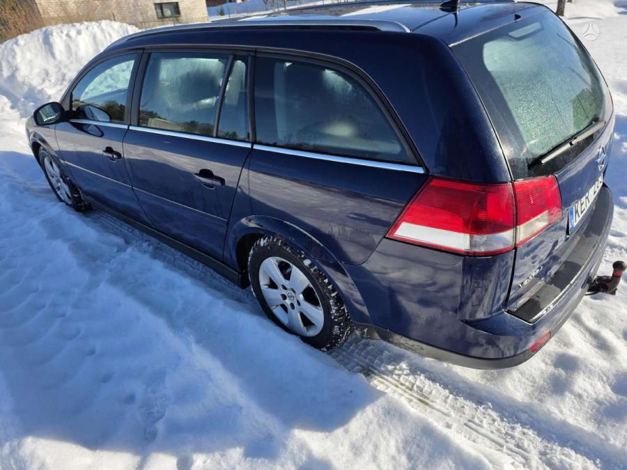 Blue Opel Vectra 2004 in Kelme, with an engine capacity of 1.91 L and mileage of 415 thousand km for 800 €, photo 4 on AUTOMOTO.COM.LV
