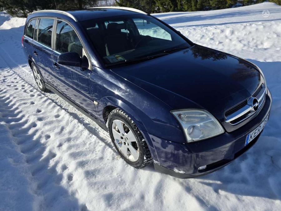 Blue Opel Vectra 2004 in Kelme, with an engine capacity of 1.91 L and mileage of 415 thousand km for 800 €, photo 5 on AUTOMOTO.COM.LV