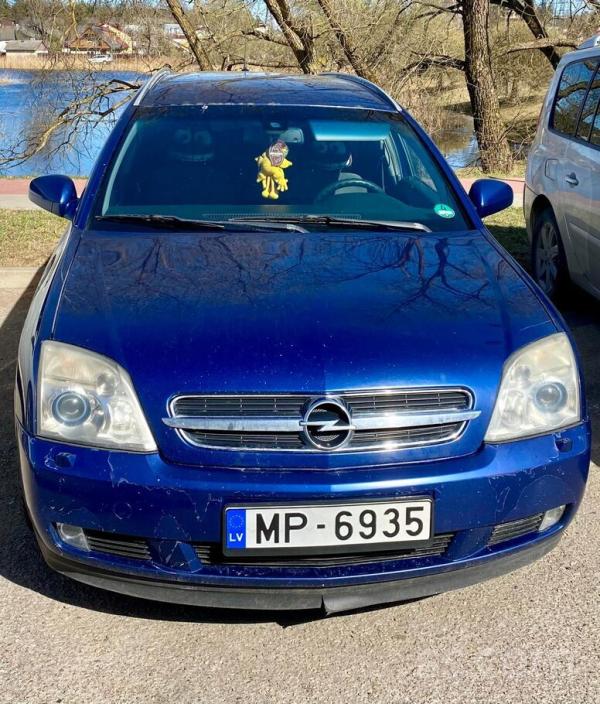 Blue Opel Vectra 2004 in Daugavpils, with an engine capacity of 1.90 L and mileage of 330 thousand km for 600 €, photo 1 on AUTOMOTO.COM.LV