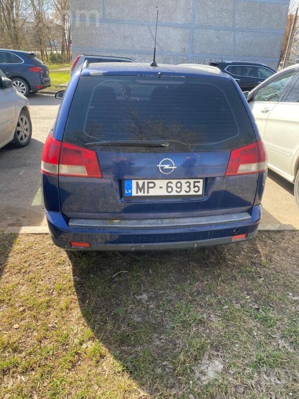 Blue Opel Vectra 2004 in Daugavpils, with an engine capacity of 1.90 L and mileage of 330 thousand km for 600 €, photo 4 on AUTOMOTO.COM.LV