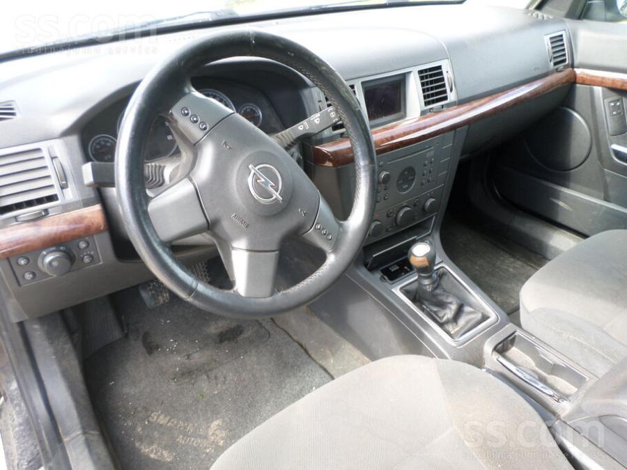 Blue Opel Vectra 2004 in Riga, with an engine capacity of 1.90 L and mileage of 419 thousand km for 730 €, photo 9 on AUTOMOTO.COM.LV