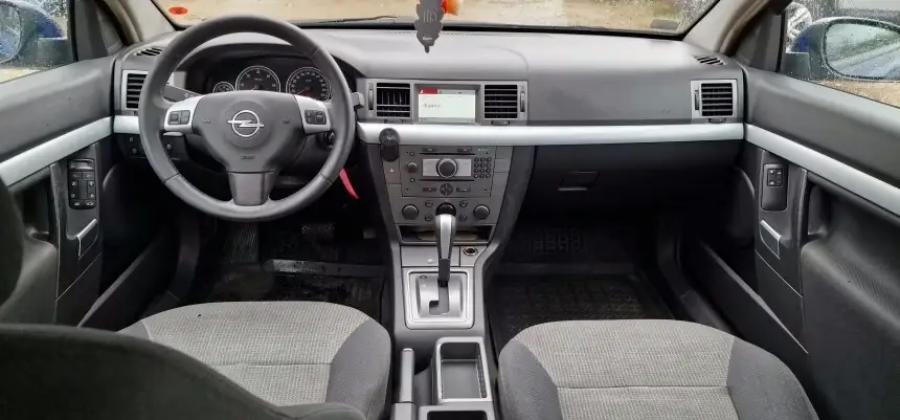 Blue Opel Vectra 2004 in Valmiera, with an engine capacity of 2.20 L and mileage of 430 thousand km for 1450 €, photo 10 on AUTOMOTO.COM.LV