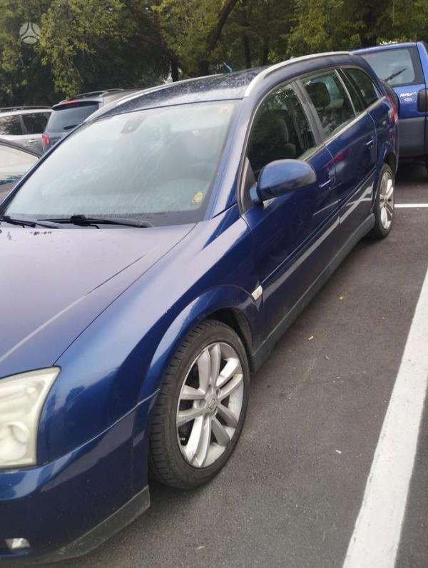Blue Opel Vectra 2004 in Vilnius, with an engine capacity of 1.91 L and mileage of 320 thousand km for 1200 €, photo 2 on AUTOMOTO.COM.LV