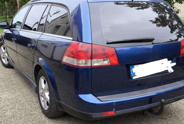 Blue Opel Vectra 2004 in Siauliai, with an engine capacity of 2.17 L and mileage of 30 thousand km for 1050 €, photo 2 on AUTOMOTO.COM.LV