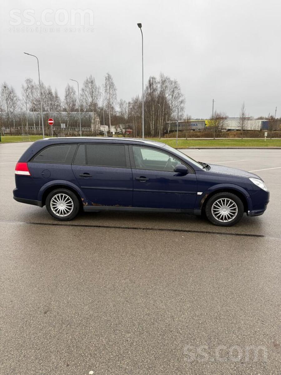 Blue Opel Vectra 2005 in Tukums, with an engine capacity of 1.90 L and mileage of 571 thousand km for 950 €, photo 3 on AUTOMOTO.COM.LV