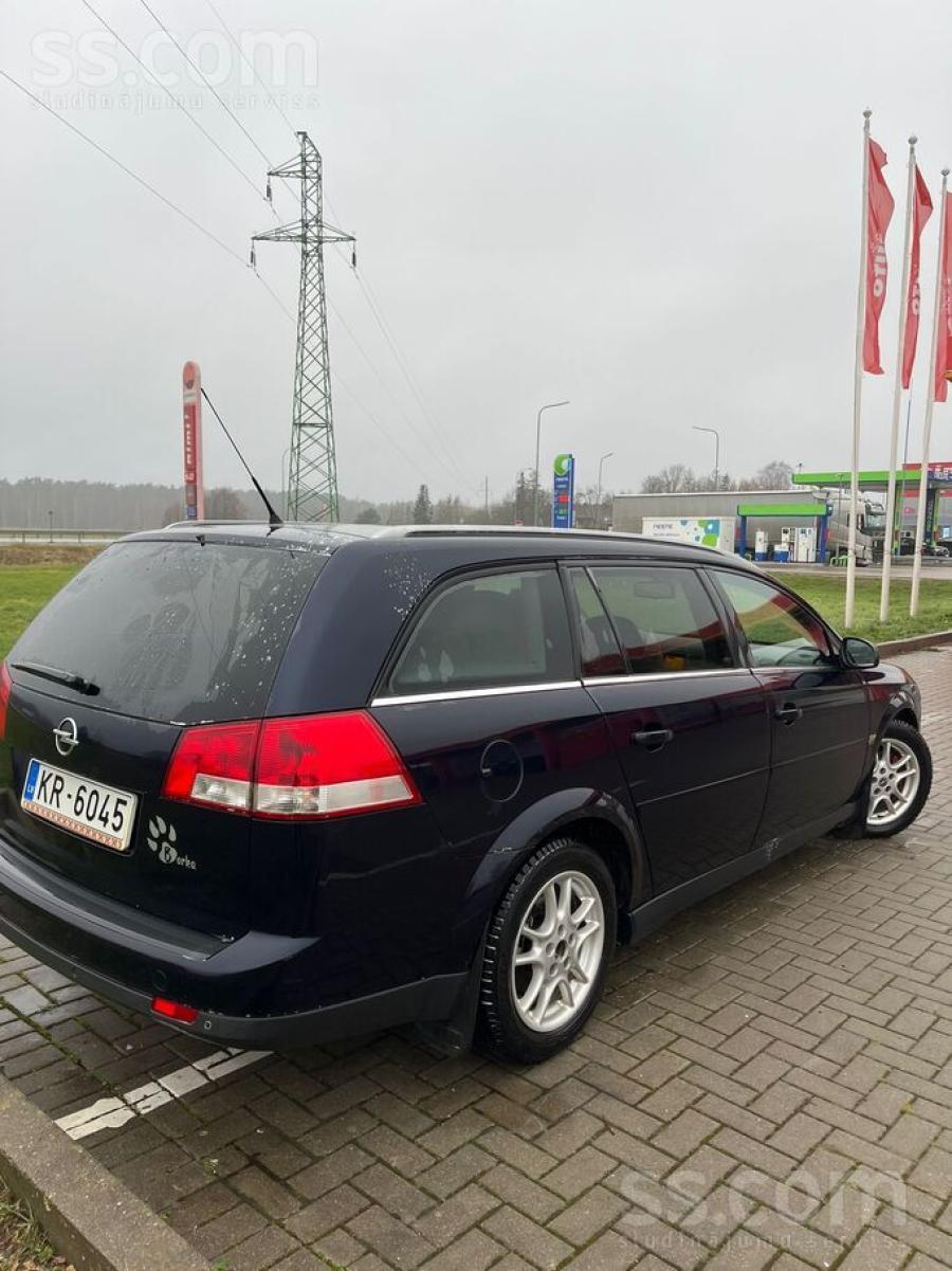 Blue Opel Vectra 2005 in Riga, with an engine capacity of 1.90 L and mileage of 346 thousand km for 1700 €, photo 2 on AUTOMOTO.COM.LV